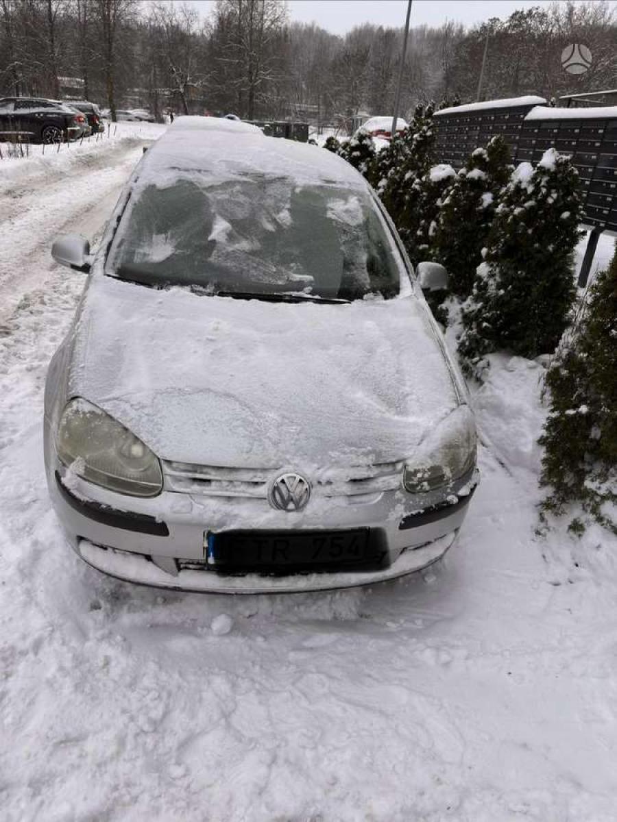 Pelēks Volkswagen Golf 2004 Viļņa, ar dzinēja tilpumu 1.90 L un nobraukumu 367 tūkst. km par 999 €, foto 1 vietnē AUTOMOTO.COM.LV