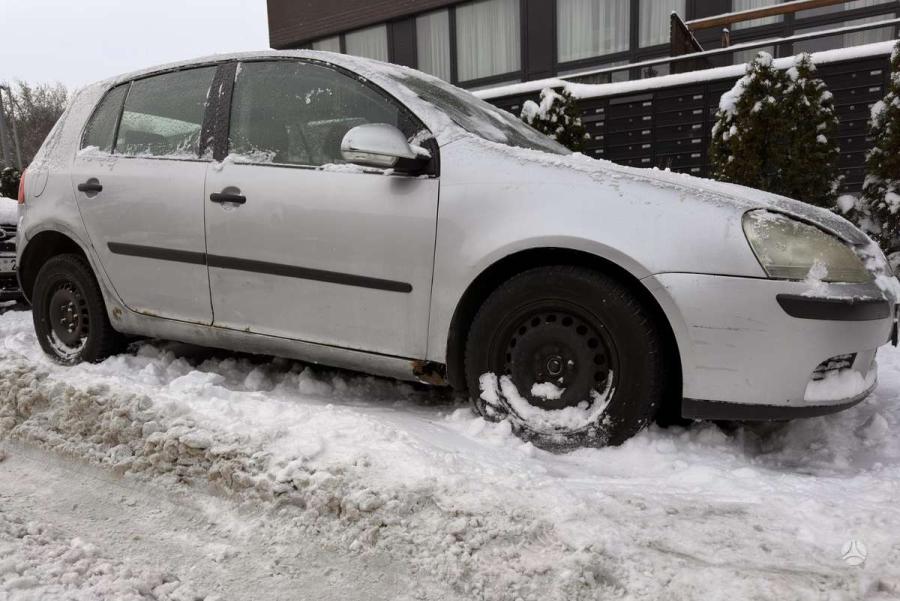 Pelēks Volkswagen Golf 2004 Viļņa, ar dzinēja tilpumu 1.90 L un nobraukumu 367 tūkst. km par 999 €, foto 7 vietnē AUTOMOTO.COM.LV