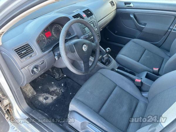Pelēks Volkswagen Golf 2004 Tallina, ar dzinēja tilpumu 1.90 L un nobraukumu 270 tūkst. km par 1690 €, foto 5 vietnē AUTOMOTO.COM.LV