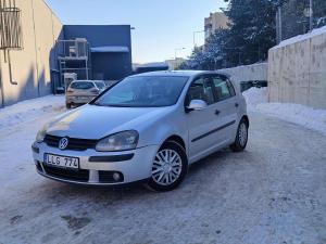 Pelēks Volkswagen Golf 2004 Viļņa, ar dzinēja tilpumu 1.98 L un nobraukumu 236 tūkst. km par 2150 €, foto  vietnē AUTOMOTO.COM.LV