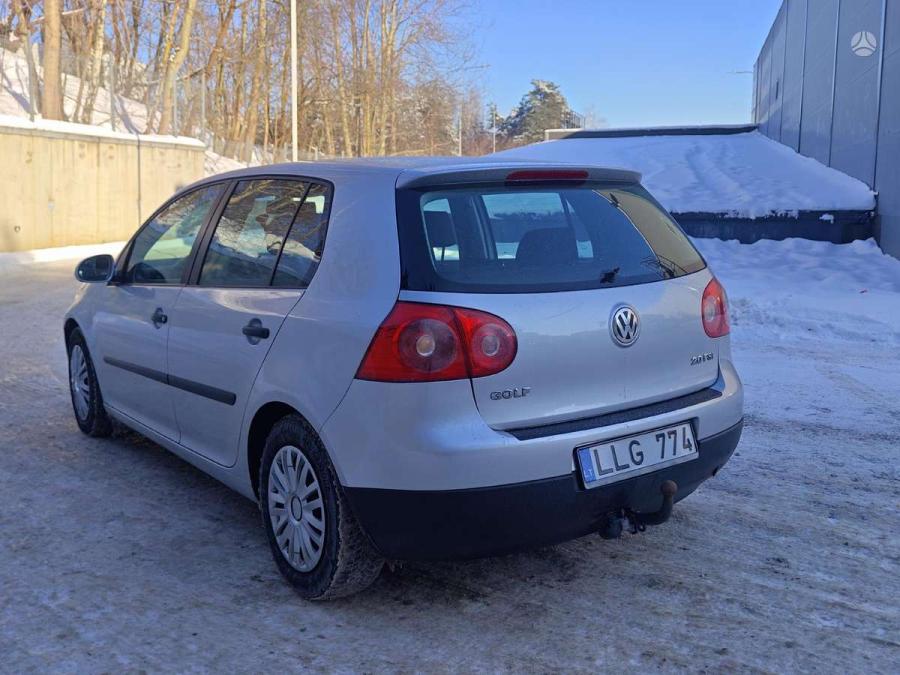 Grey Volkswagen Golf 2004 in Vilnius, with an engine capacity of 1.98 L and mileage of 236 thousand km for 2150 €, photo 4 on AUTOMOTO.COM.LV