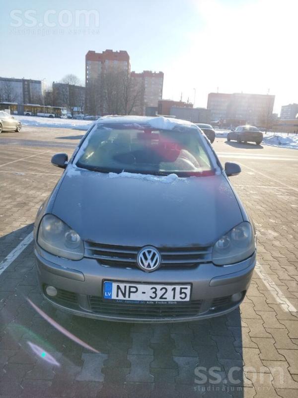 Pelēks Volkswagen Golf 2004 Rīga, ar dzinēja tilpumu 1.90 L un nobraukumu 448 tūkst. km par 900 €, foto 1 vietnē AUTOMOTO.COM.LV