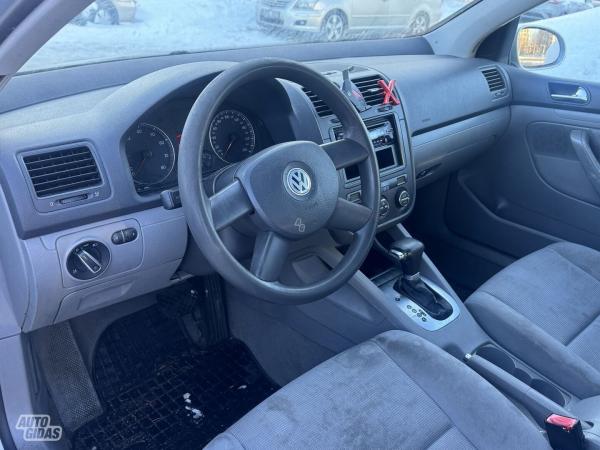 Pelēks Volkswagen Golf 2004 Viļņa, ar dzinēja tilpumu 1.60 L un nobraukumu 321 tūkst. km par 600 €, foto 5 vietnē AUTOMOTO.COM.LV