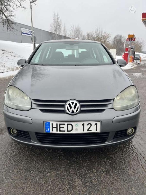 Pelēks Volkswagen Golf 2004 Viļņa, ar dzinēja tilpumu 1.90 L un nobraukumu 257 tūkst. km par 1400 €, foto 2 vietnē AUTOMOTO.COM.LV
