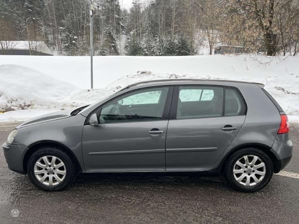 Pelēks Volkswagen Golf 2004 Viļņa, ar dzinēja tilpumu 1.90 L un nobraukumu 257 tūkst. km par 1400 €, foto 4 vietnē AUTOMOTO.COM.LV