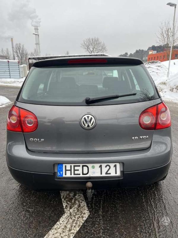 Pelēks Volkswagen Golf 2004 Viļņa, ar dzinēja tilpumu 1.90 L un nobraukumu 257 tūkst. km par 1400 €, foto 6 vietnē AUTOMOTO.COM.LV