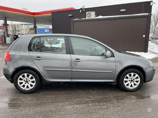 Pelēks Volkswagen Golf 2004 Viļņa, ar dzinēja tilpumu 1.90 L un nobraukumu 257 tūkst. km par 1400 €, foto 8 vietnē AUTOMOTO.COM.LV
