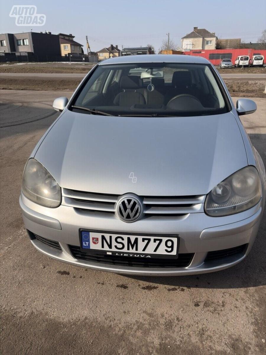 Pelēks Volkswagen Golf 2004 Kauņa, ar dzinēja tilpumu 1.90 L un nobraukumu 305 tūkst. km par 1400 €, foto 1 vietnē AUTOMOTO.COM.LV