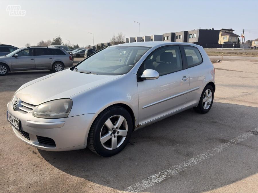 Pelēks Volkswagen Golf 2004 Kauņa, ar dzinēja tilpumu 1.90 L un nobraukumu 305 tūkst. km par 1400 €, foto 13 vietnē AUTOMOTO.COM.LV