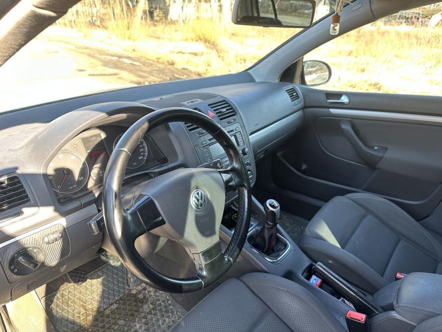 Pelēks Volkswagen Golf 2004 Kelmė, ar dzinēja tilpumu 2.00 L un nobraukumu 355 tūkst. km par 1250 €, foto 8 vietnē AUTOMOTO.COM.LV