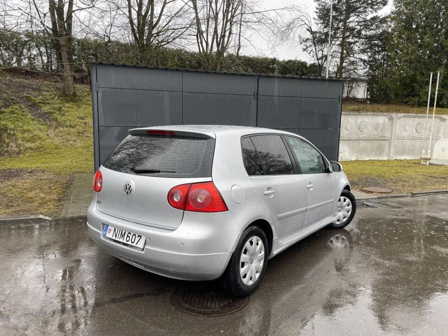 Grey Volkswagen Golf 2004 in Alytus, with an engine capacity of 1.60 L and mileage of 207 thousand km for 2000 €, photo 5 on AUTOMOTO.COM.LV