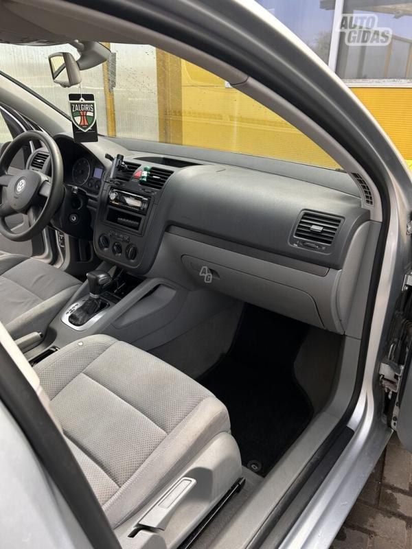 Grey Volkswagen Golf 2004 in Elektrenai, with an engine capacity of 2.00 L and mileage of 293 thousand km for 2000 €, photo 7 on AUTOMOTO.COM.LV