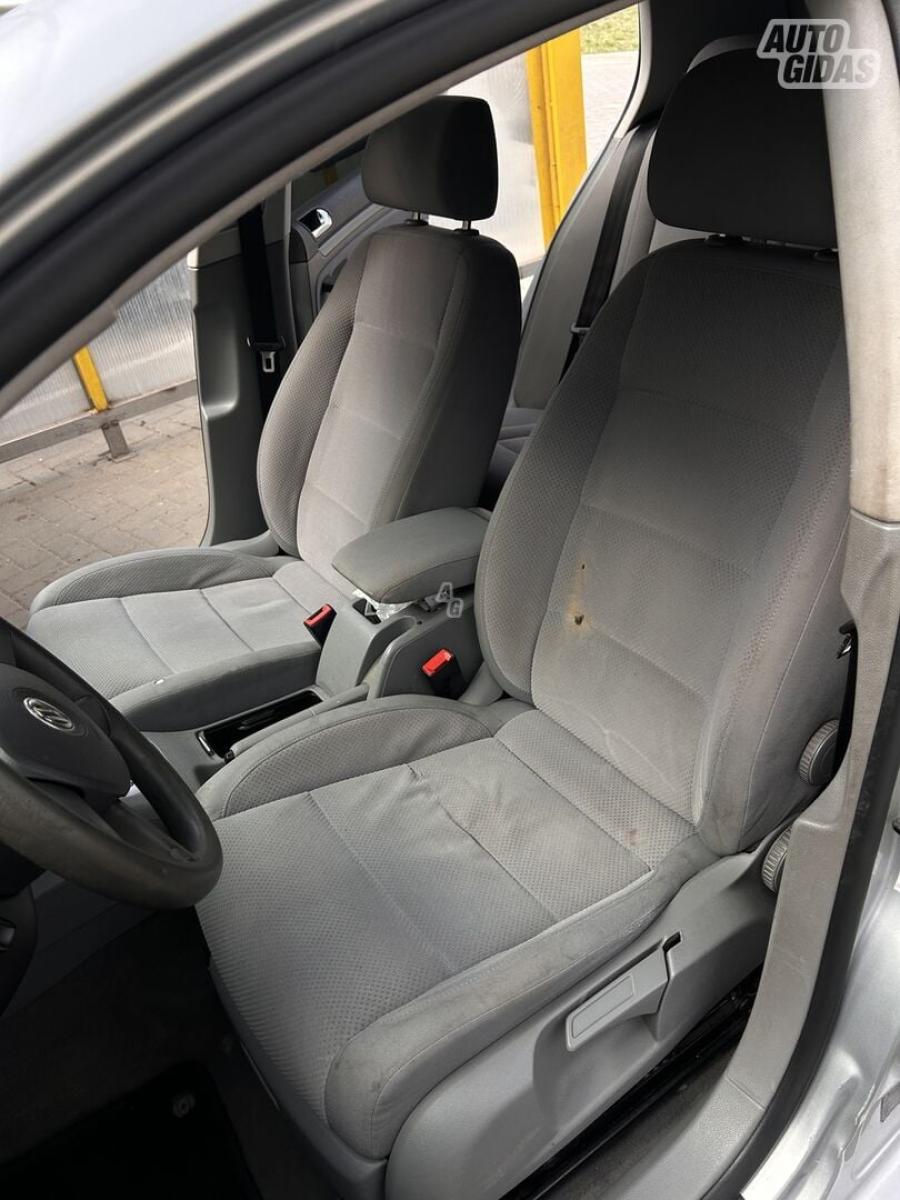 Grey Volkswagen Golf 2004 in Elektrenai, with an engine capacity of 2.00 L and mileage of 293 thousand km for 2000 €, photo 9 on AUTOMOTO.COM.LV