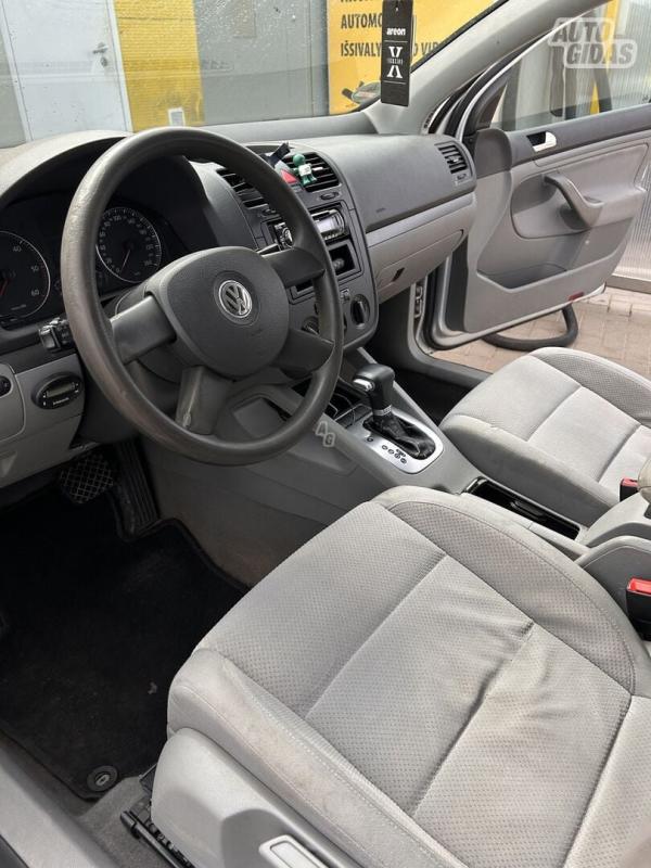 Grey Volkswagen Golf 2004 in Elektrenai, with an engine capacity of 2.00 L and mileage of 293 thousand km for 2000 €, photo 10 on AUTOMOTO.COM.LV