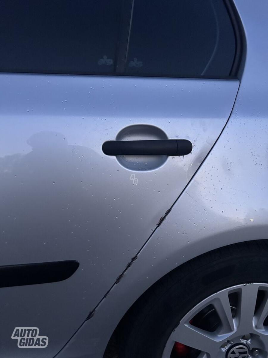 Grey Volkswagen Golf 2004 in Elektrenai, with an engine capacity of 2.00 L and mileage of 293 thousand km for 2000 €, photo 16 on AUTOMOTO.COM.LV