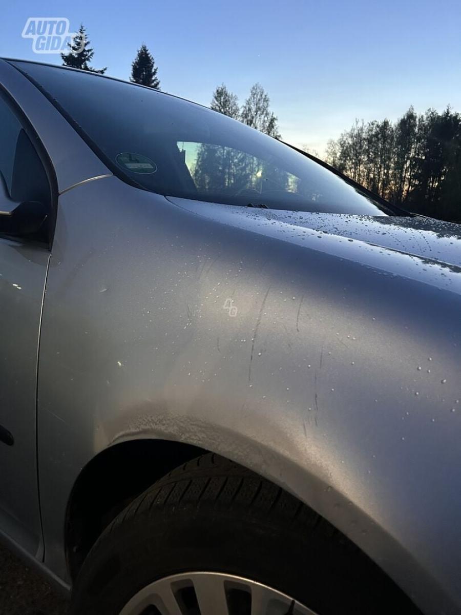 Grey Volkswagen Golf 2004 in Elektrenai, with an engine capacity of 2.00 L and mileage of 293 thousand km for 2000 €, photo 17 on AUTOMOTO.COM.LV