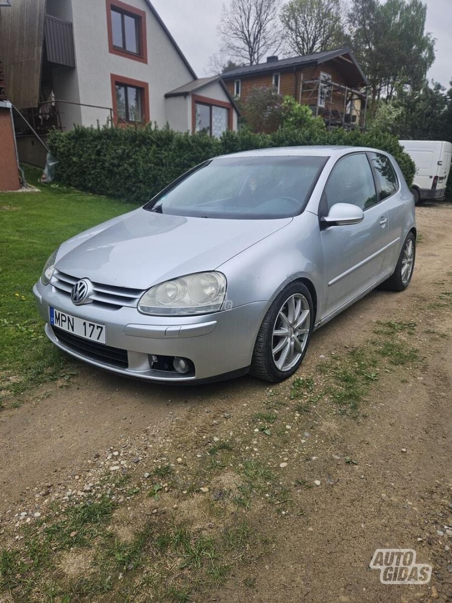 Grey Volkswagen Golf 2004 in Kaunas, with an engine capacity of 2.00 L and mileage of 292 thousand km for 999 €, photo 1 on AUTOMOTO.COM.LV