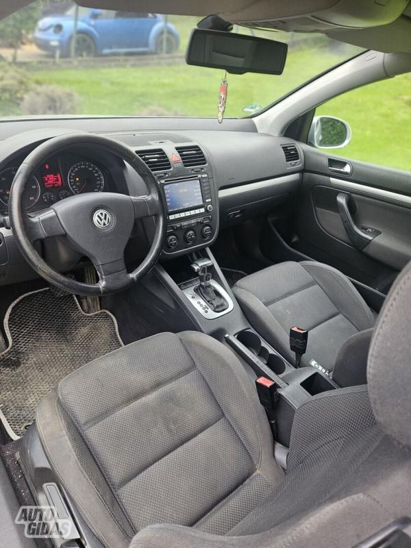 Grey Volkswagen Golf 2004 in Kaunas, with an engine capacity of 2.00 L and mileage of 292 thousand km for 999 €, photo 5 on AUTOMOTO.COM.LV