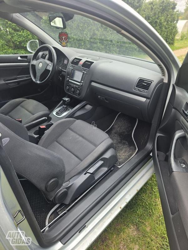 Grey Volkswagen Golf 2004 in Kaunas, with an engine capacity of 2.00 L and mileage of 292 thousand km for 999 €, photo 6 on AUTOMOTO.COM.LV