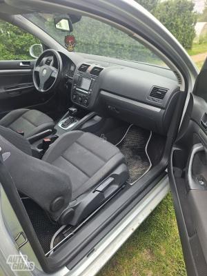 Grey Volkswagen Golf 2004 in Kaunas, with an engine capacity of 2.00 L and mileage of 292 thousand km for 999 €, photo 7 on AUTOMOTO.COM.LV