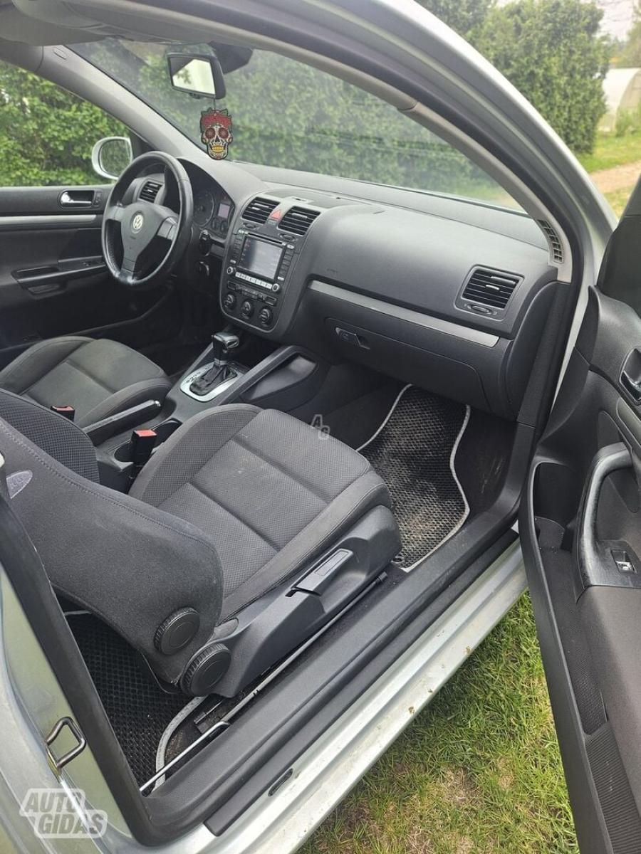 Grey Volkswagen Golf 2004 in Kaunas, with an engine capacity of 2.00 L and mileage of 292 thousand km for 999 €, photo 7 on AUTOMOTO.COM.LV