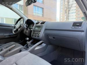 Grey Volkswagen Golf 2004 in Riga, with an engine capacity of 1.60 L and mileage of 0 thousand km for 2200 €, photo 6 on AUTOMOTO.COM.LV