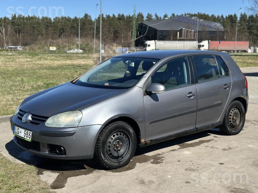 Pelēks Volkswagen Golf 2004 Rīga, ar dzinēja tilpumu 1.90 L un nobraukumu 428 tūkst. km par 1000 €, foto 1 vietnē AUTOMOTO.COM.LV