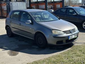 Pelēks Volkswagen Golf 2004 Rīga, ar dzinēja tilpumu 1.90 L un nobraukumu 428 tūkst. km par 1000 €, foto 3 vietnē AUTOMOTO.COM.LV