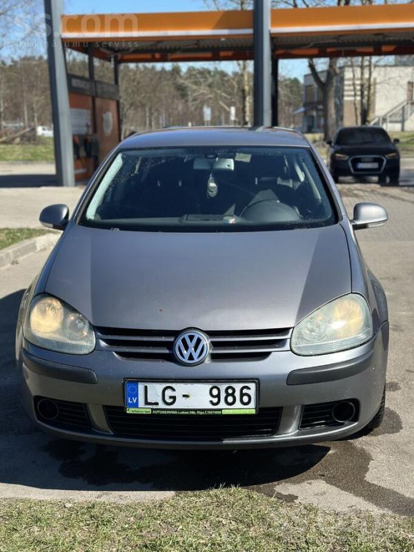 Pelēks Volkswagen Golf 2004 Rīga, ar dzinēja tilpumu 1.90 L un nobraukumu 428 tūkst. km par 1000 €, foto 3 vietnē AUTOMOTO.COM.LV