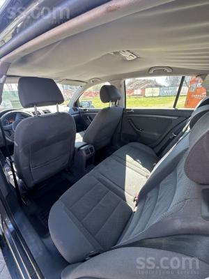 Pelēks Volkswagen Golf 2004 Rīga, ar dzinēja tilpumu 1.90 L un nobraukumu 428 tūkst. km par 1000 €, foto 7 vietnē AUTOMOTO.COM.LV