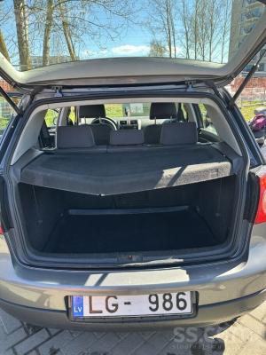 Pelēks Volkswagen Golf 2004 Rīga, ar dzinēja tilpumu 1.90 L un nobraukumu 428 tūkst. km par 1000 €, foto 8 vietnē AUTOMOTO.COM.LV