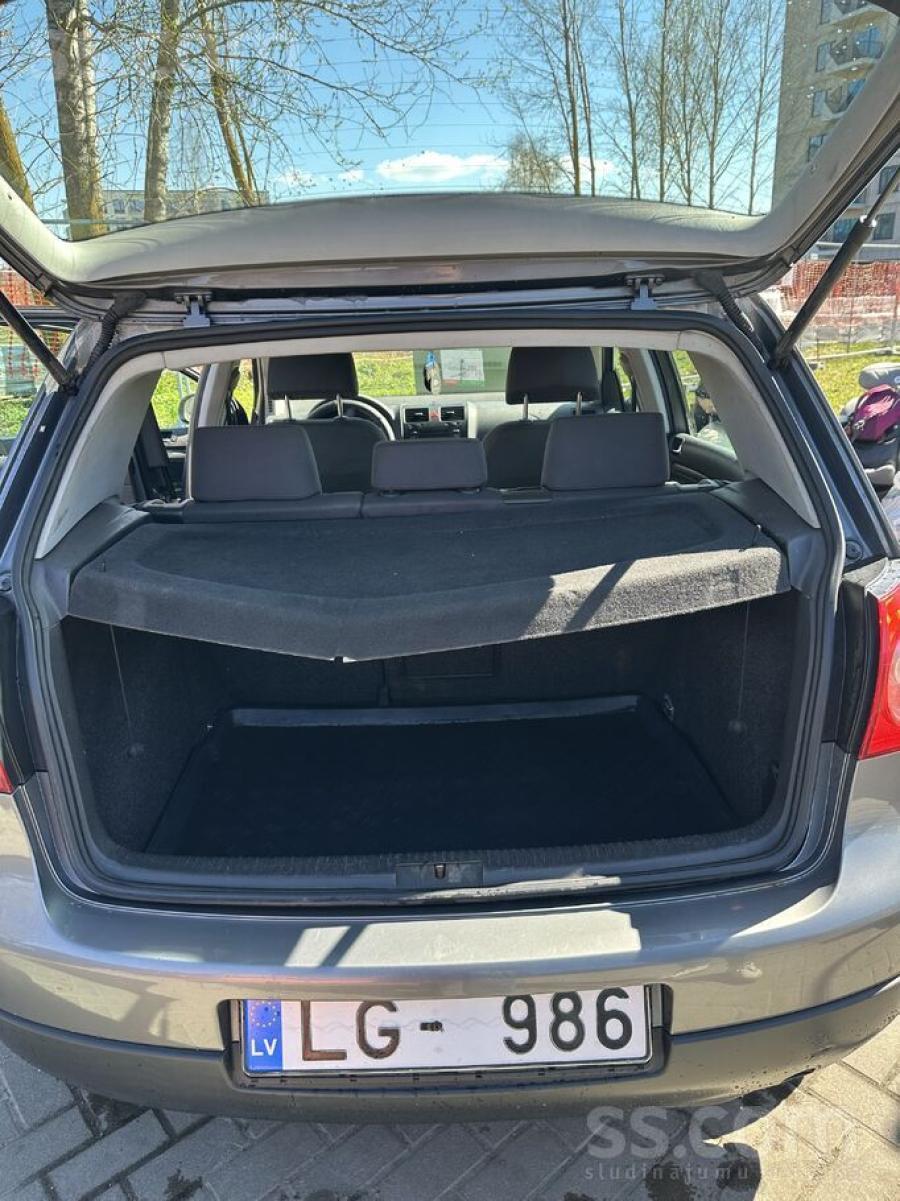 Pelēks Volkswagen Golf 2004 Rīga, ar dzinēja tilpumu 1.90 L un nobraukumu 428 tūkst. km par 1000 €, foto 8 vietnē AUTOMOTO.COM.LV
