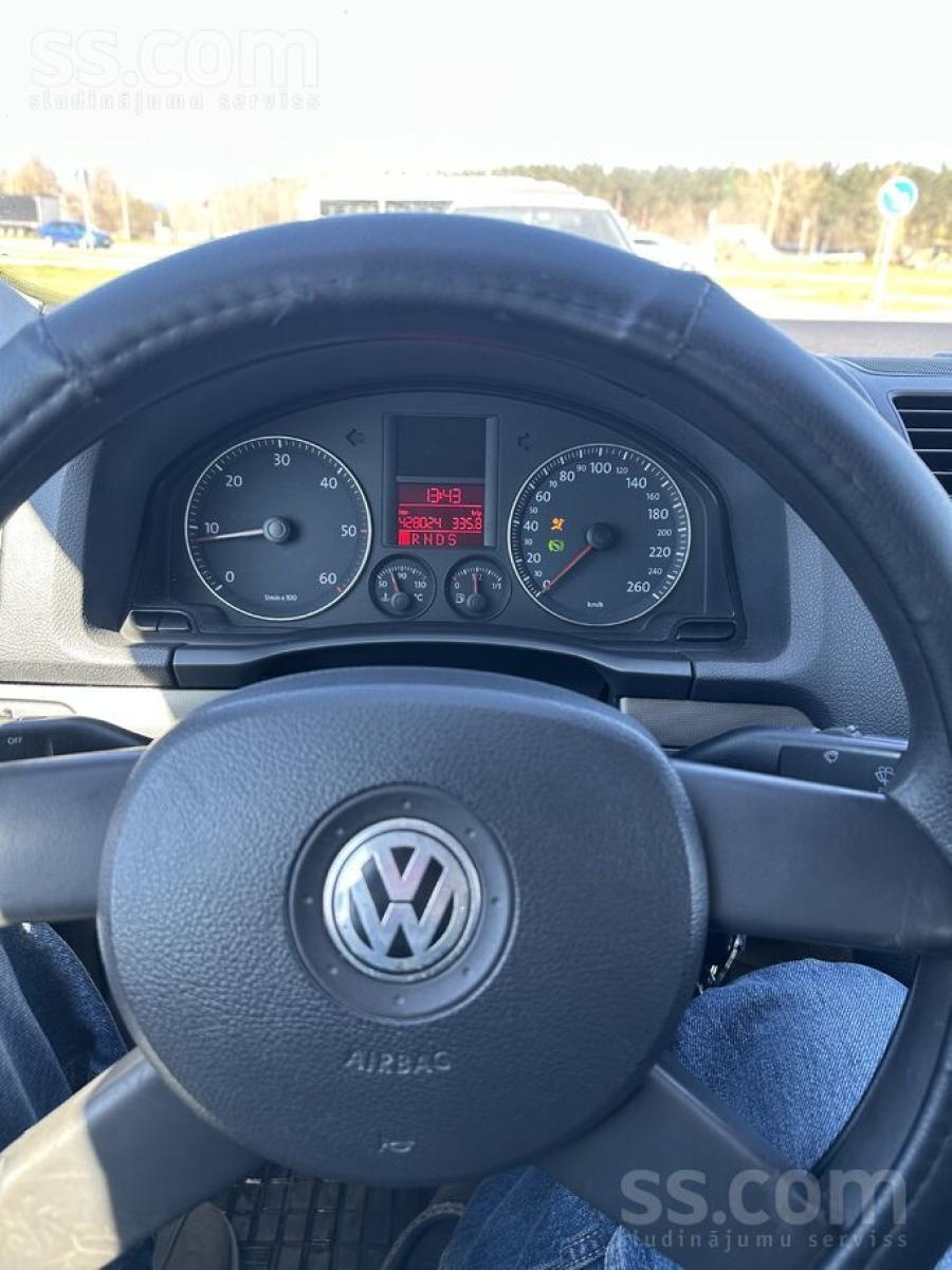Pelēks Volkswagen Golf 2004 Rīga, ar dzinēja tilpumu 1.90 L un nobraukumu 428 tūkst. km par 1000 €, foto 10 vietnē AUTOMOTO.COM.LV