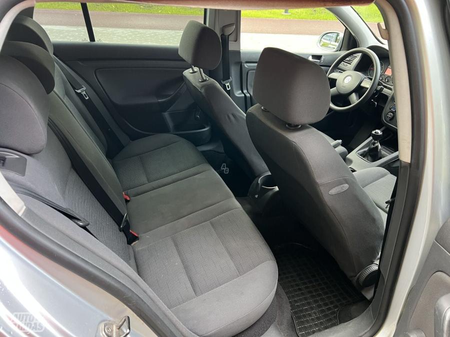 Grey Volkswagen Golf 2004 in Kaunas, with an engine capacity of 1.90 L and mileage of 249 thousand km for 750 €, photo 9 on AUTOMOTO.COM.LV