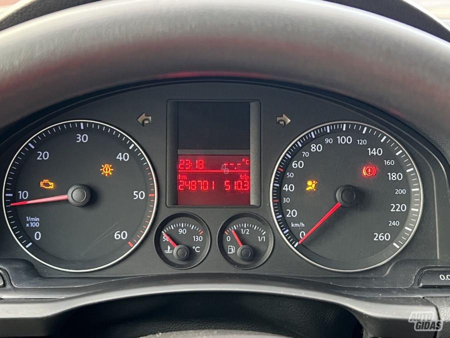Grey Volkswagen Golf 2004 in Kaunas, with an engine capacity of 1.90 L and mileage of 249 thousand km for 750 €, photo 13 on AUTOMOTO.COM.LV