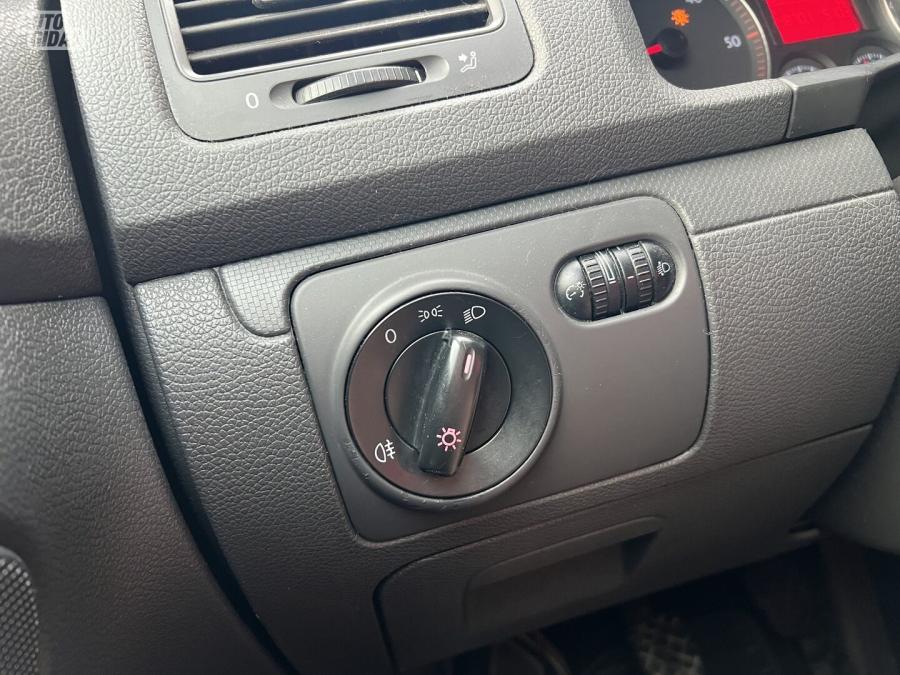 Grey Volkswagen Golf 2004 in Kaunas, with an engine capacity of 1.90 L and mileage of 249 thousand km for 750 €, photo 15 on AUTOMOTO.COM.LV