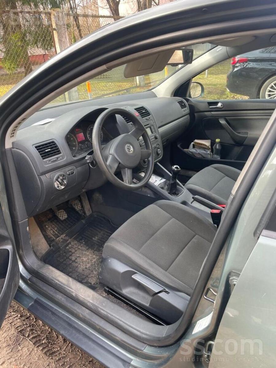 Grey Volkswagen Golf 2004 in Riga, with an engine capacity of 1.40 L and mileage of 236 thousand km for 1700 €, photo 8 on AUTOMOTO.COM.LV