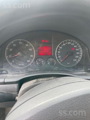 Grey Volkswagen Golf 2004 in Riga, with an engine capacity of 1.40 L and mileage of 236 thousand km for 1700 €, photo 10 on AUTOMOTO.COM.LV