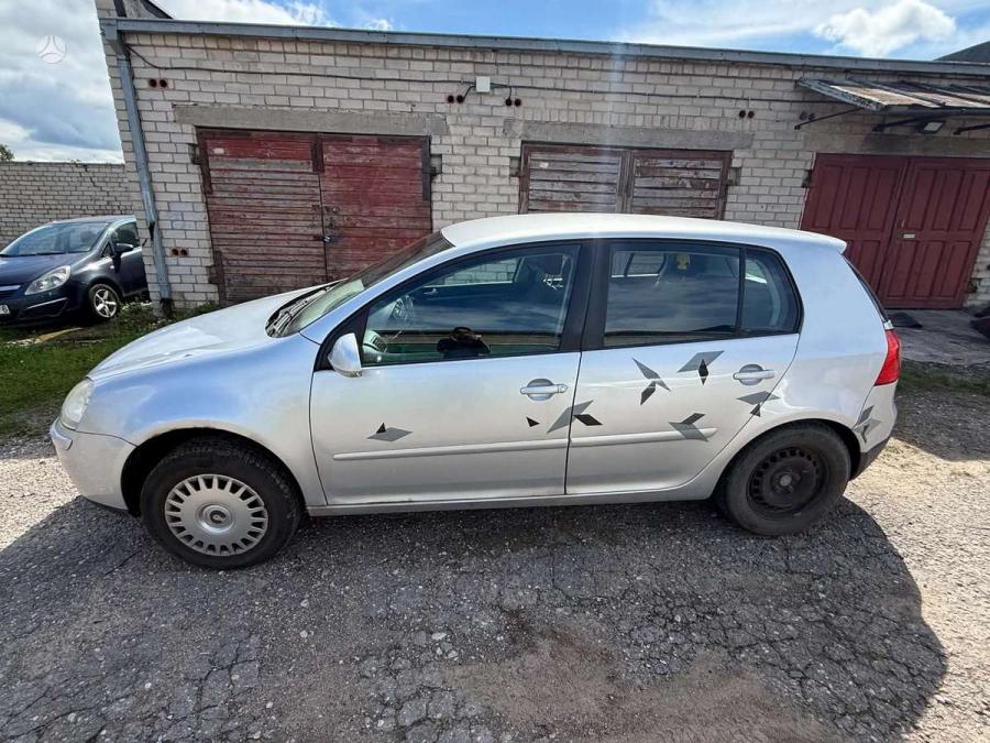 Pelēks Volkswagen Golf 2004 Kaišiadorys, ar dzinēja tilpumu 1.39 L un nobraukumu 168 tūkst. km par 900 €, foto 4 vietnē AUTOMOTO.COM.LV