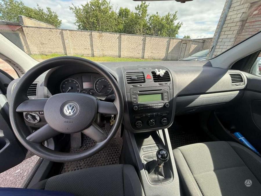 Pelēks Volkswagen Golf 2004 Kaišiadorys, ar dzinēja tilpumu 1.39 L un nobraukumu 168 tūkst. km par 900 €, foto 6 vietnē AUTOMOTO.COM.LV