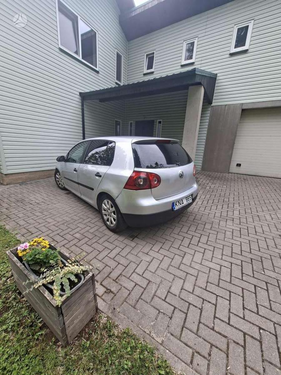 Grey Volkswagen Golf 2004 in Kaunas, with an engine capacity of 2.00 L and mileage of 376 thousand km for 1150 €, photo 4 on AUTOMOTO.COM.LV