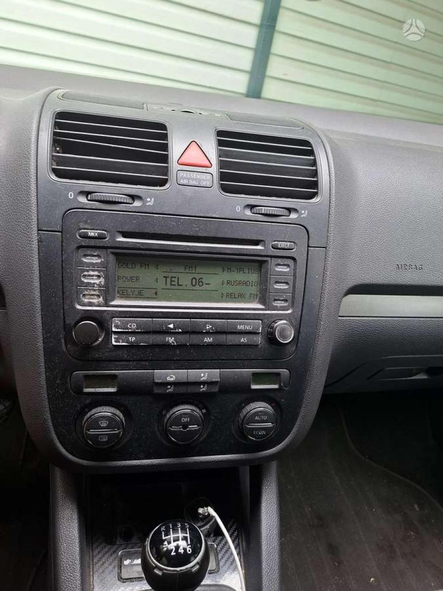 Grey Volkswagen Golf 2004 in Kaunas, with an engine capacity of 2.00 L and mileage of 376 thousand km for 1150 €, photo 7 on AUTOMOTO.COM.LV