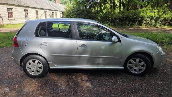 Pelēks Volkswagen Golf 2004 Utena, ar dzinēja tilpumu 1.90 L un nobraukumu 246 tūkst. km par 699 €, foto 3 vietnē AUTOMOTO.COM.LV