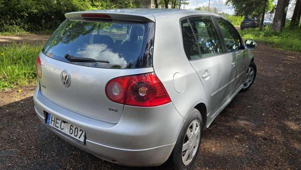 Pelēks Volkswagen Golf 2004 Utena, ar dzinēja tilpumu 1.90 L un nobraukumu 246 tūkst. km par 699 €, foto 5 vietnē AUTOMOTO.COM.LV
