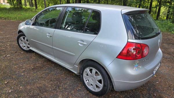 Pelēks Volkswagen Golf 2004 Utena, ar dzinēja tilpumu 1.90 L un nobraukumu 246 tūkst. km par 699 €, foto 6 vietnē AUTOMOTO.COM.LV