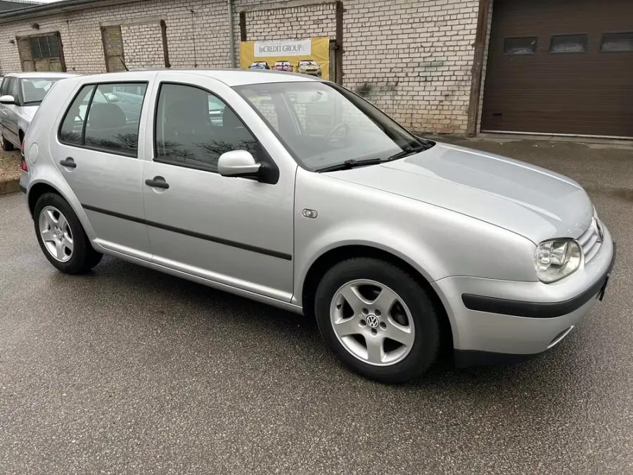 Pelēks Volkswagen Golf 2004 Limbaži, ar dzinēja tilpumu 1.60 L un nobraukumu 227 tūkst. km par 2550 €, foto 4 vietnē AUTOMOTO.COM.LV