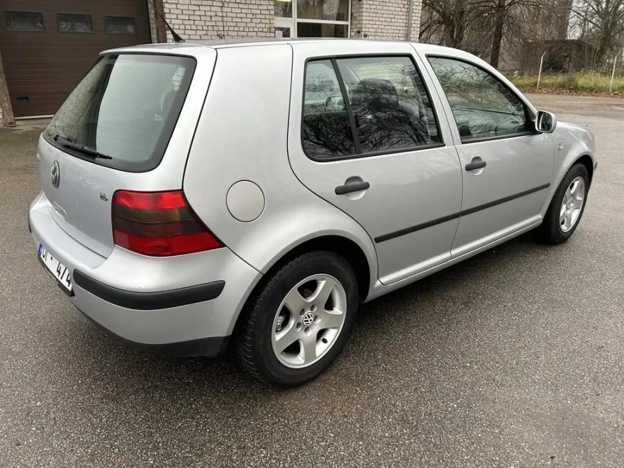 Pelēks Volkswagen Golf 2004 Limbaži, ar dzinēja tilpumu 1.60 L un nobraukumu 227 tūkst. km par 2550 €, foto 5 vietnē AUTOMOTO.COM.LV