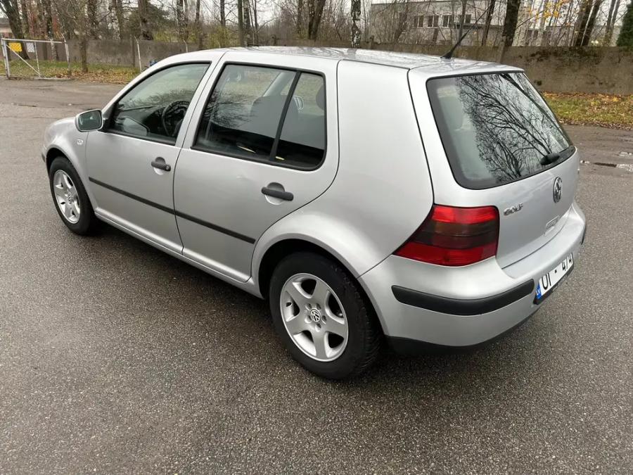 Pelēks Volkswagen Golf 2004 Limbaži, ar dzinēja tilpumu 1.60 L un nobraukumu 227 tūkst. km par 2550 €, foto 7 vietnē AUTOMOTO.COM.LV