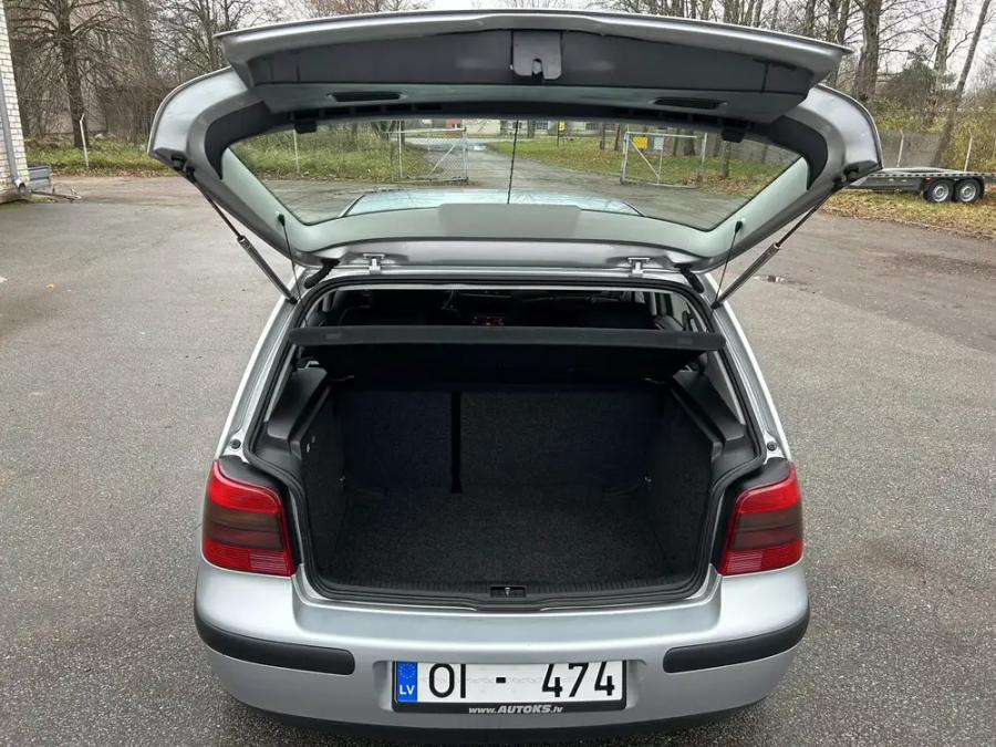 Pelēks Volkswagen Golf 2004 Limbaži, ar dzinēja tilpumu 1.60 L un nobraukumu 227 tūkst. km par 2550 €, foto 8 vietnē AUTOMOTO.COM.LV
