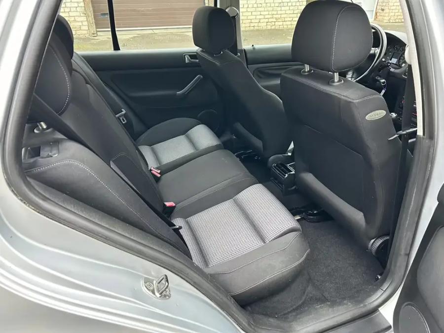 Pelēks Volkswagen Golf 2004 Limbaži, ar dzinēja tilpumu 1.60 L un nobraukumu 227 tūkst. km par 2550 €, foto 9 vietnē AUTOMOTO.COM.LV